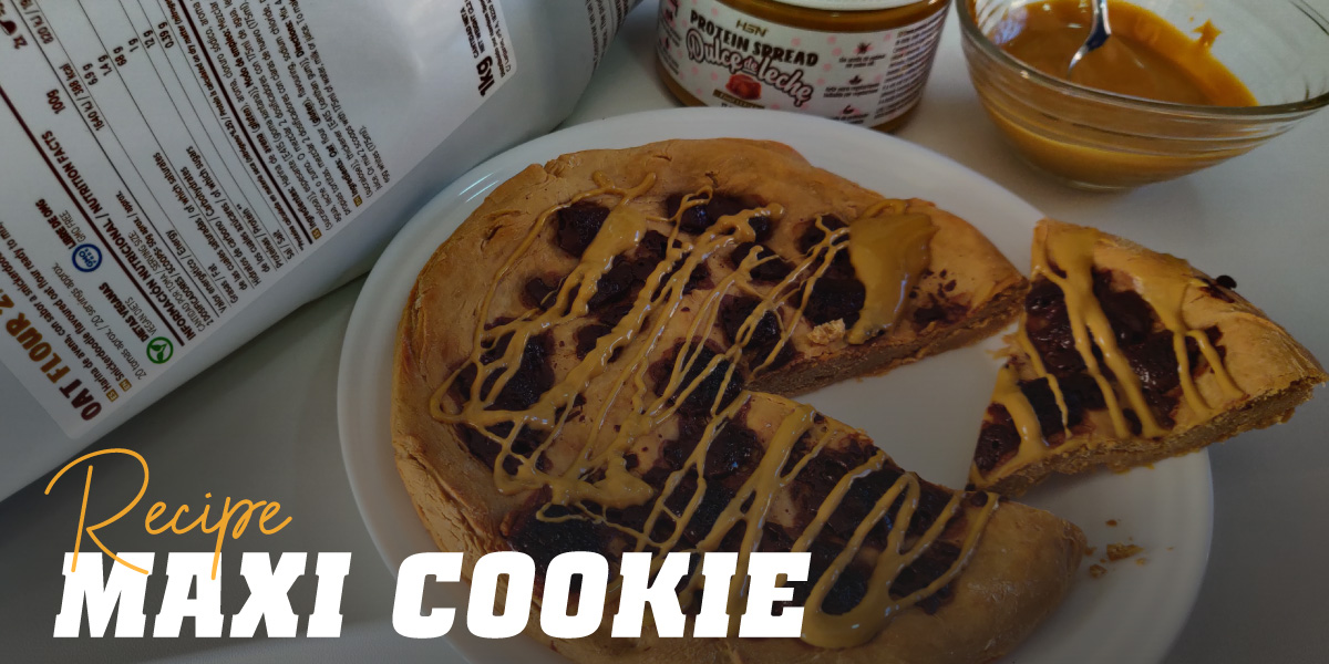 Maxi Cookie with Oat Flour and dulce de Leche Protein Spread